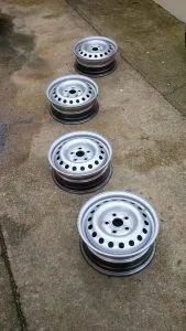 Fitting all terrain tyres to a VW T4 Transporter - Vanlife TV